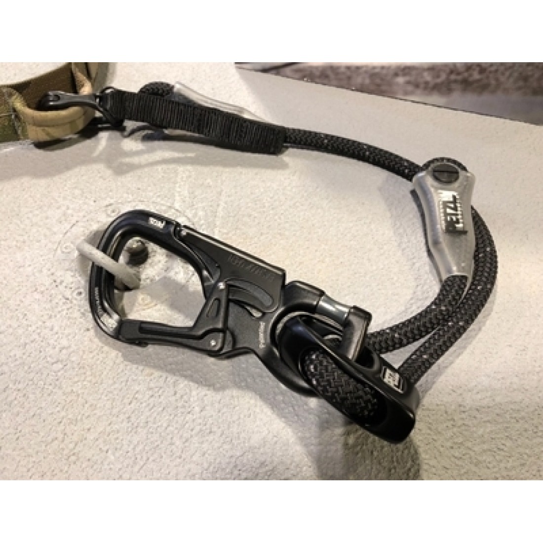 L44IHE Petzl Helo Adjust Military Tether
